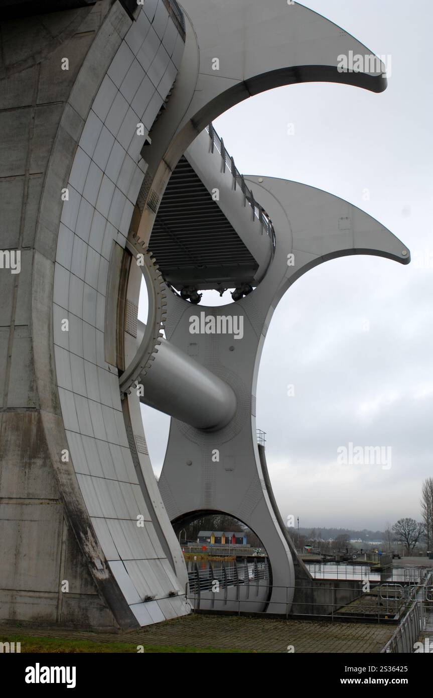 Close up of the Falkirk Wheel, showing the large cogs and moving aprts ...