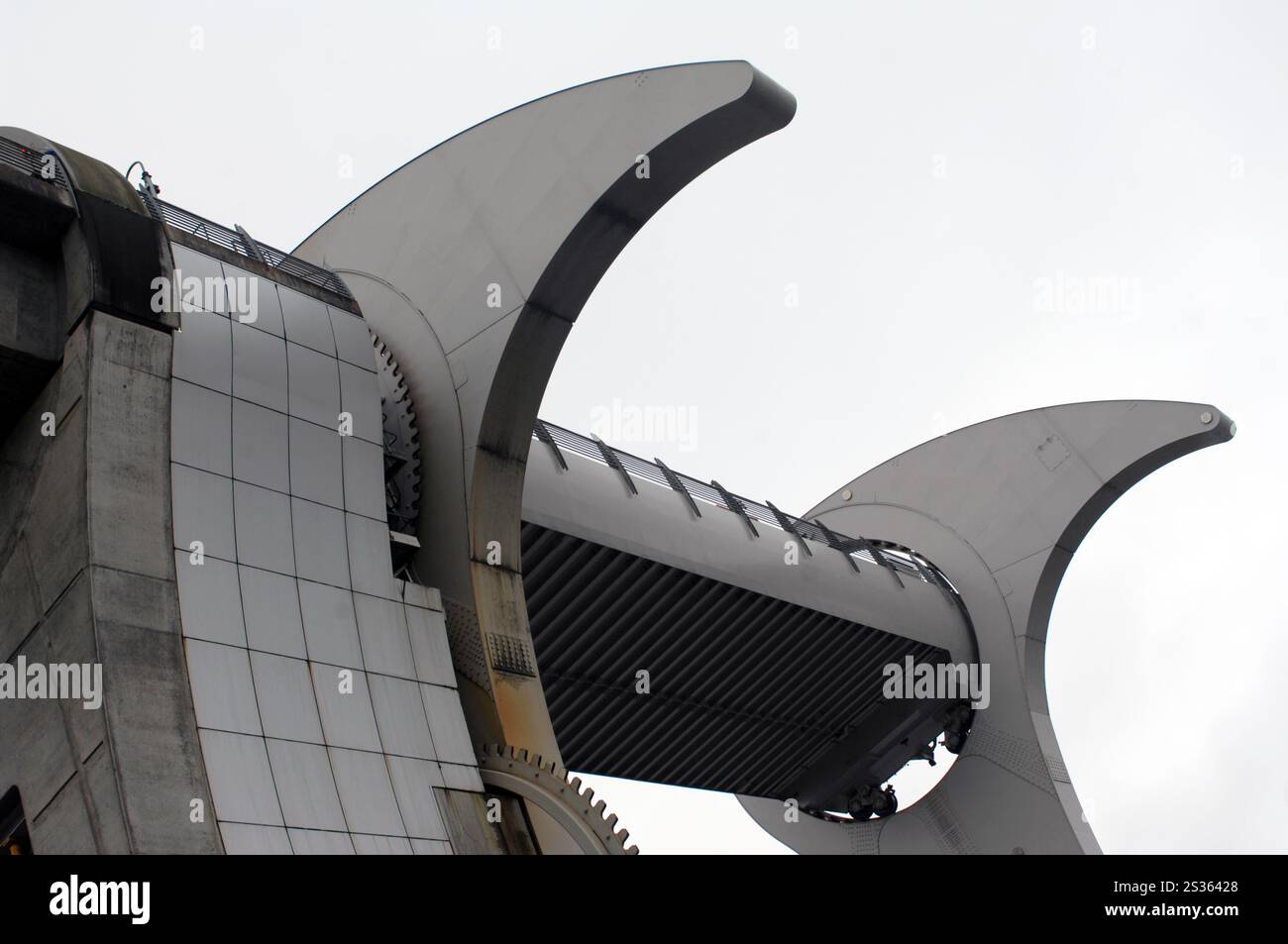 Close up of the Falkirk Wheel, showing the large cogs and moving aprts ...