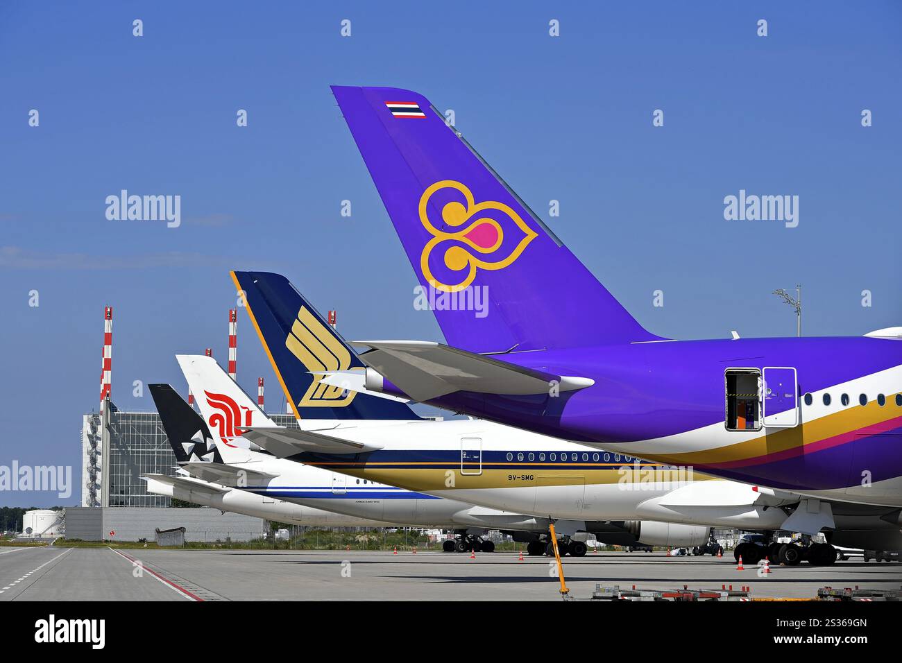 Cargo aircraft at handling position, Thai Airways, Singapore Airlines ...