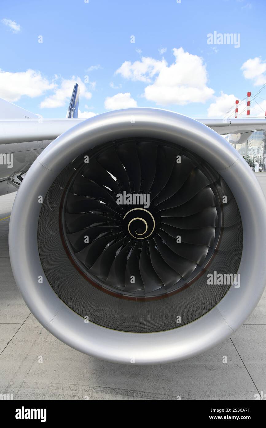 Lufthansa Airbus A350-900, Allegris, close-up, engine, fan rotor ...