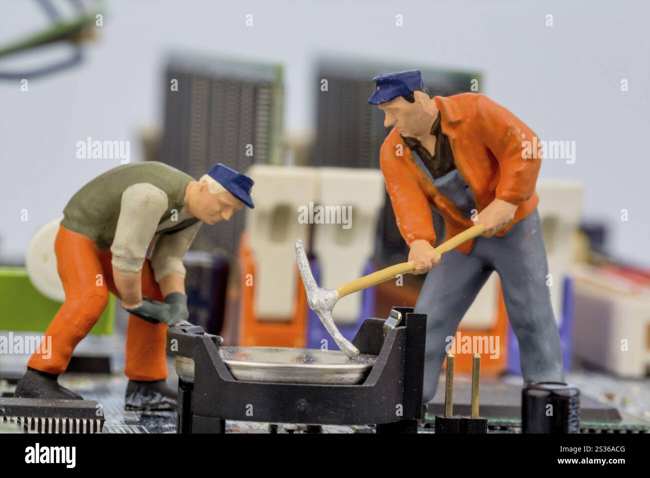 Computer board and worker, symbol photo for computer, malfunction ...