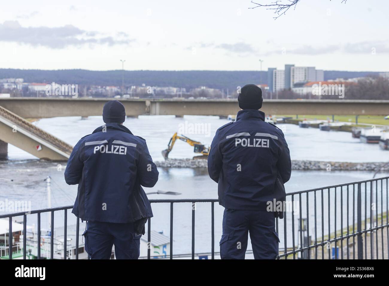 After the partial collapse of the Carola Bridge, demolition work ...