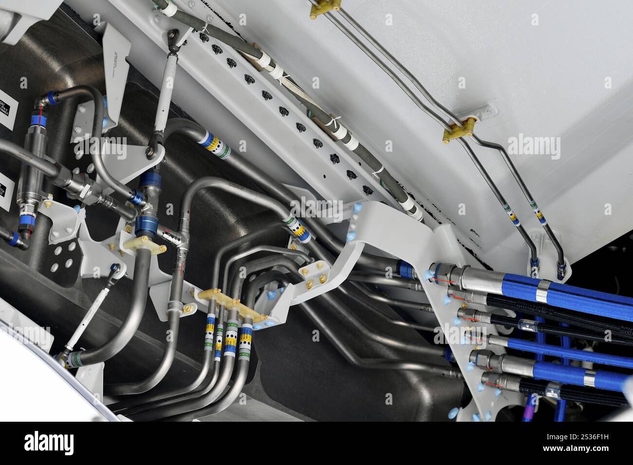 Lufthansa Airbus A350-900, Allegris, close-up, hydraulic lines, Munich ...