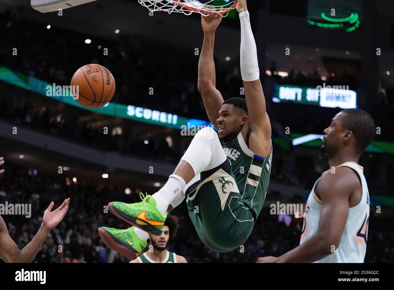 Milwaukee Bucks' Giannis Antetokounmpo dunks during the first half of ...