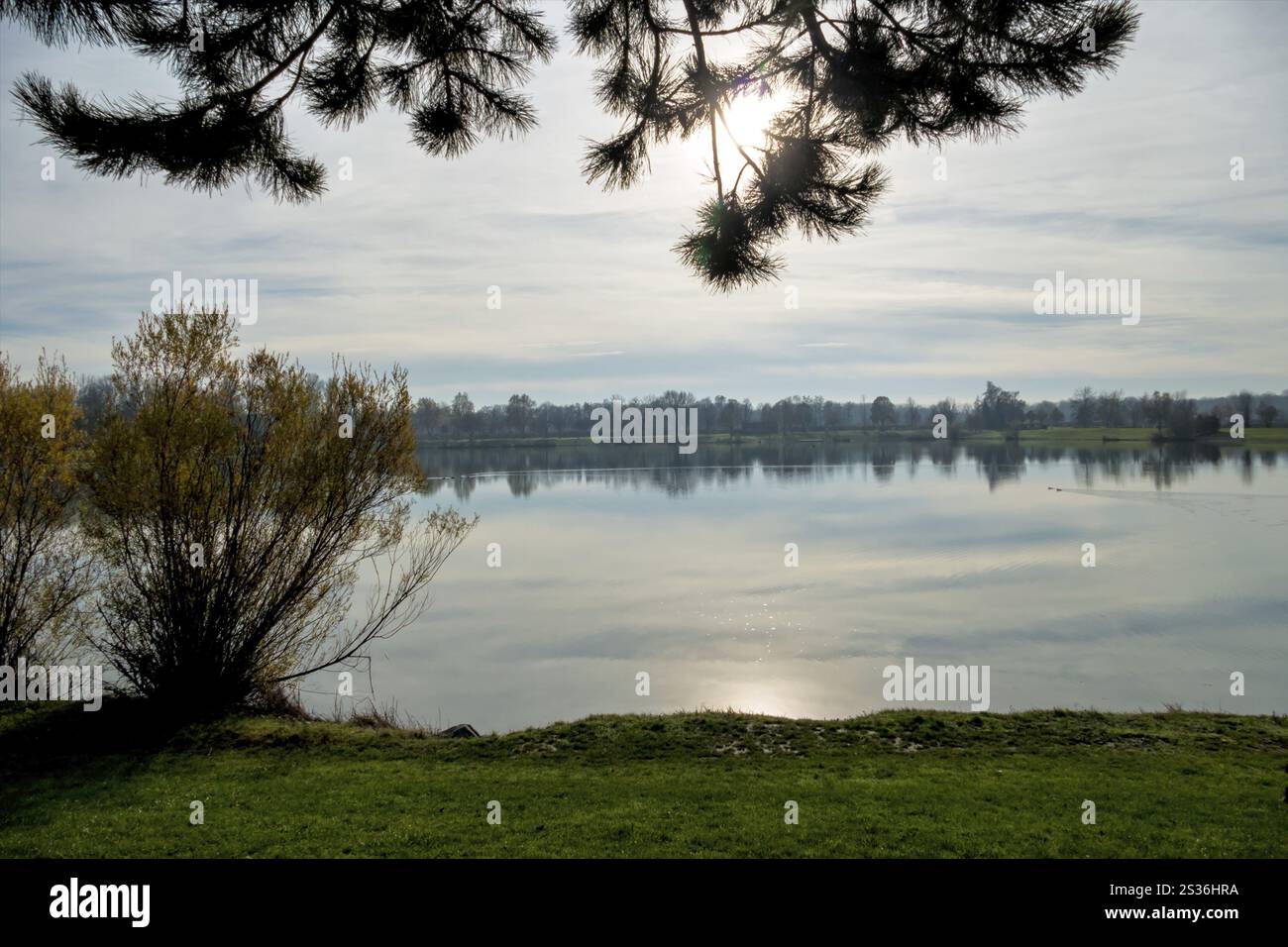 Evening sun on the lake, symbol of peace, meditation, relaxation Stock ...