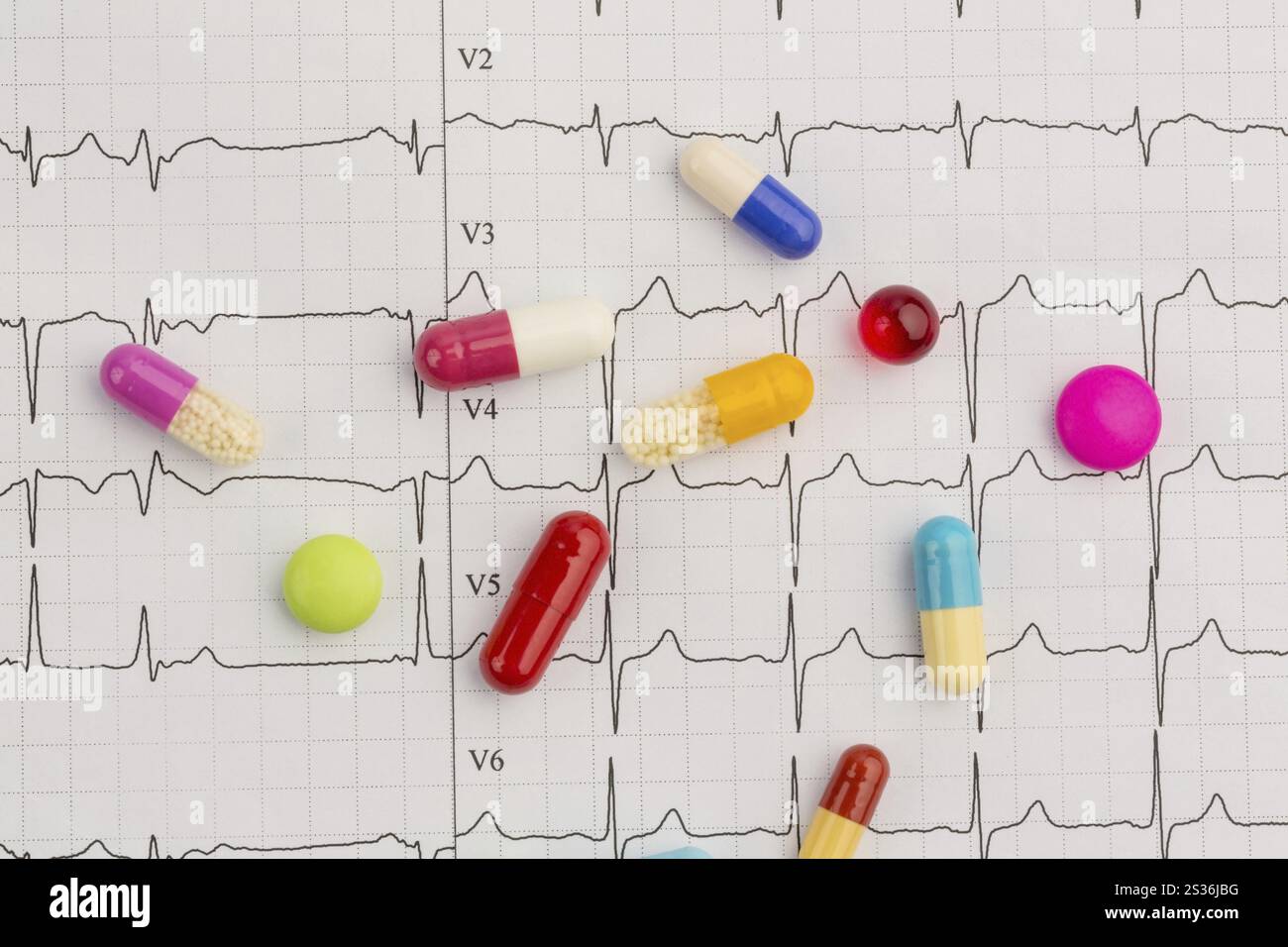 Several tablets lie on an ECG. Symbolic photo for diseases of the heart ...