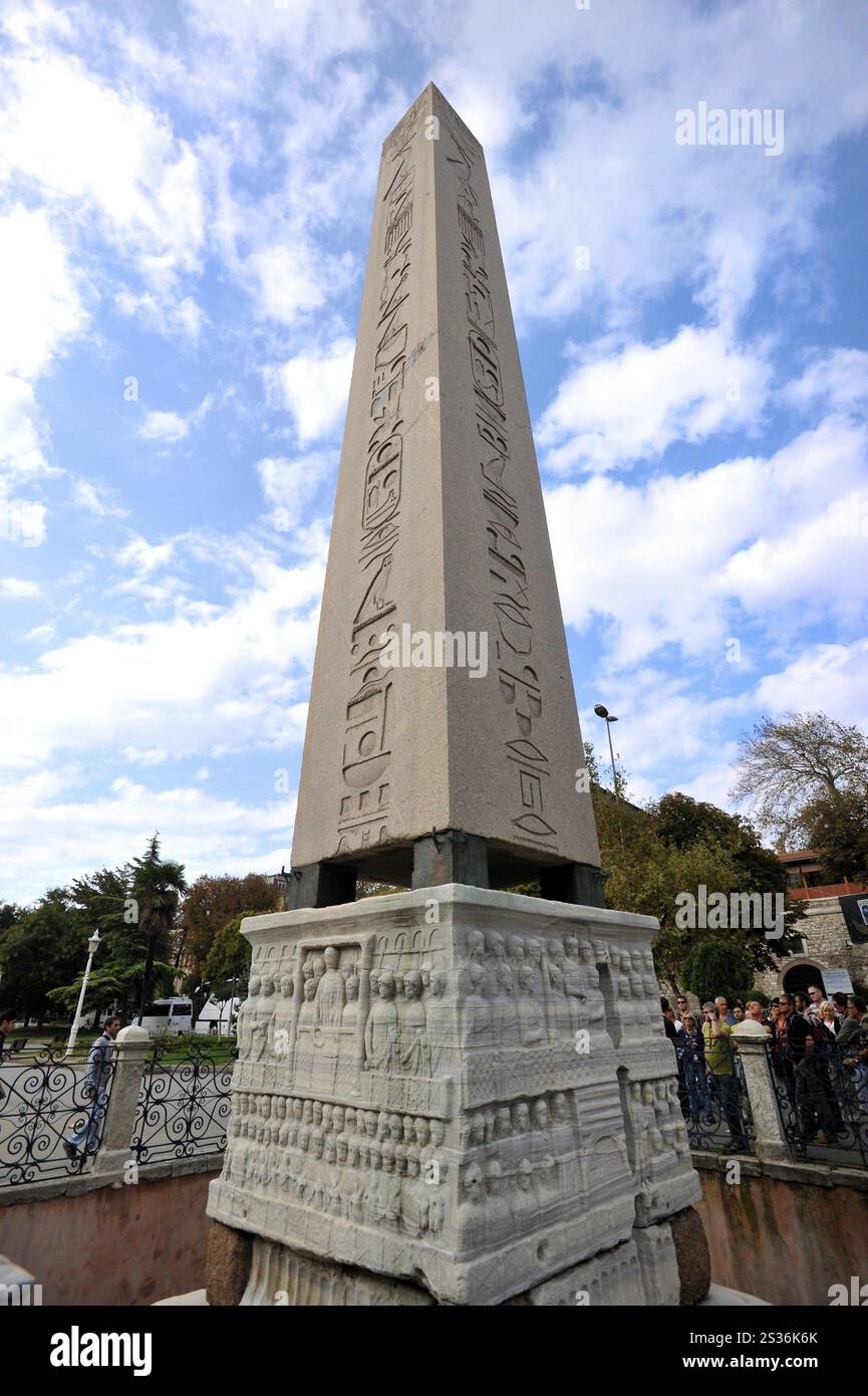 Egyptian obelisque hi-res stock photography and images - Alamy