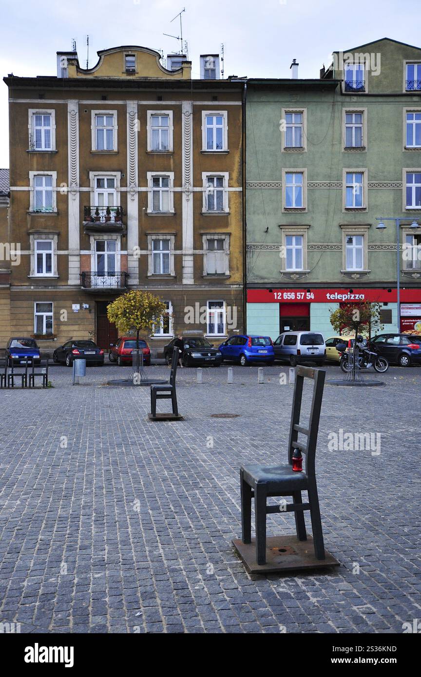 Dirty downtown empty ghetto hi-res stock photography and images - Alamy