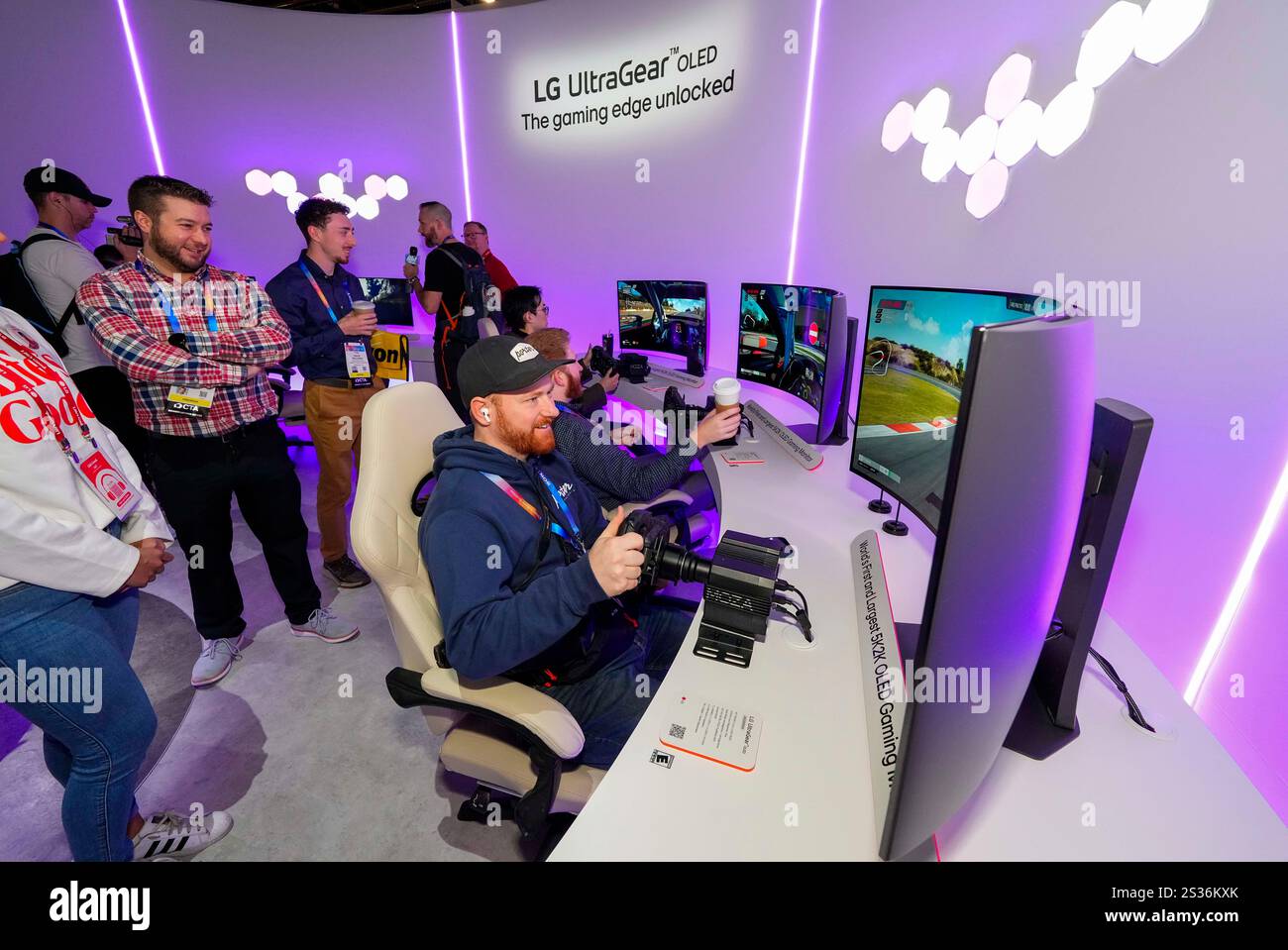 IMAGE DISTRIBUTED FOR LG - CES show attendees experience the new LG ...