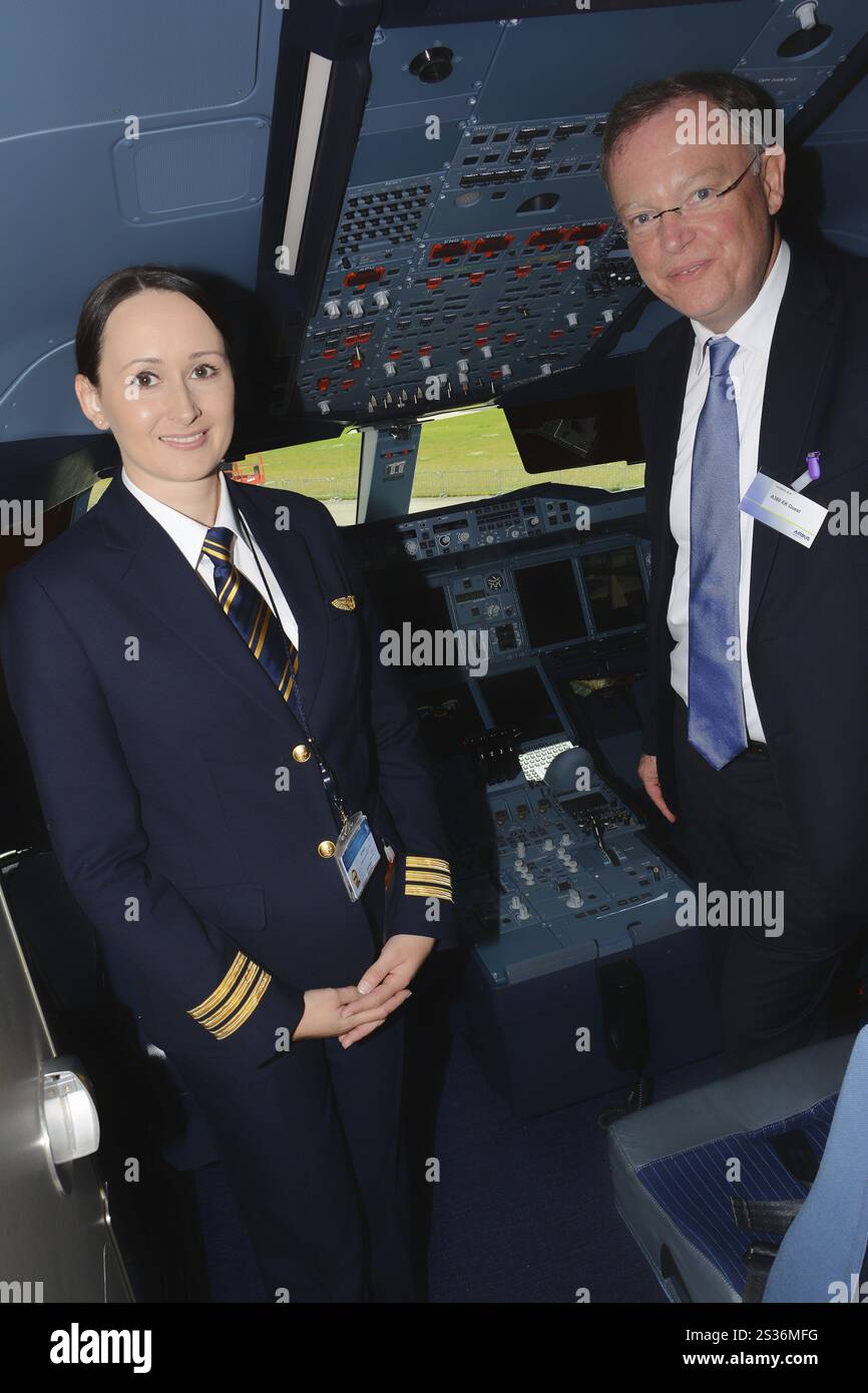 Emirates pilot with Minister President Stephan Weil in the cockpit of ...