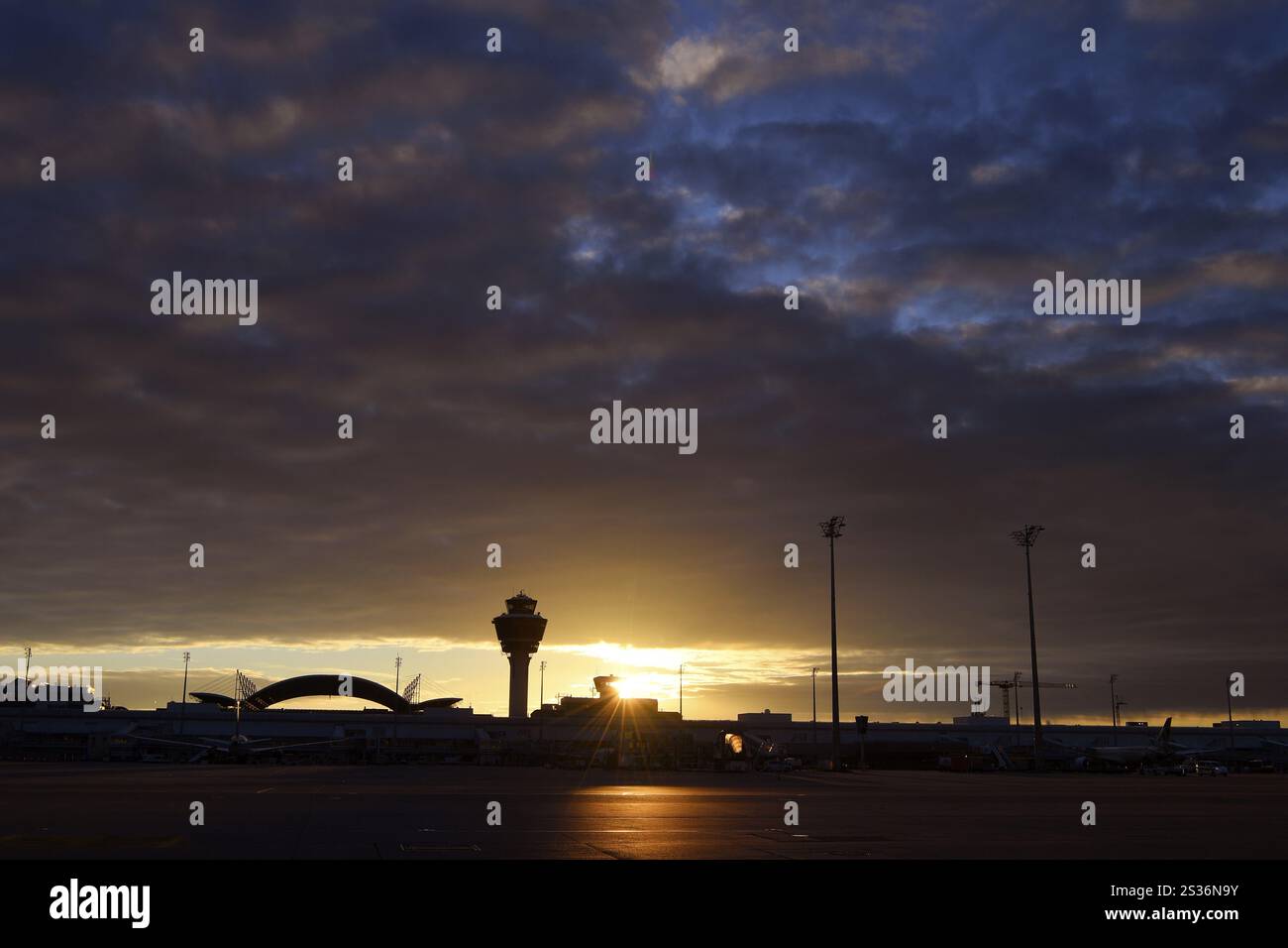 Control tower, MAC (Munich Airport Centre) Terminal 1, apron west and ...