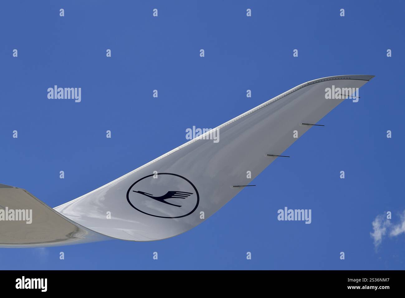 Lufthansa Airbus A350-900, Allegris, close-up, wing tip, winglet, wing ...