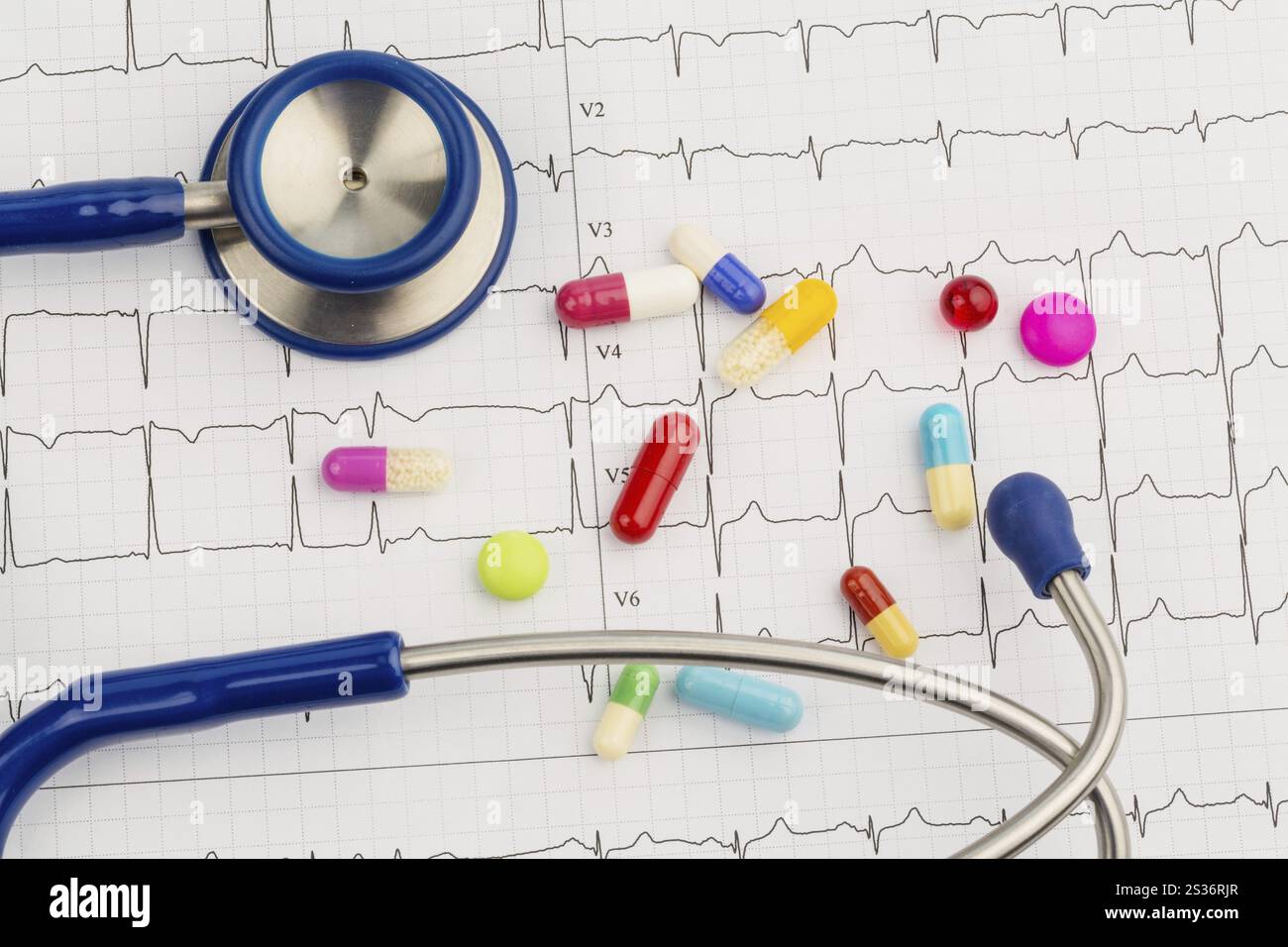 Several tablets lie on an ECG. Symbolic photo for cardiovascular ...