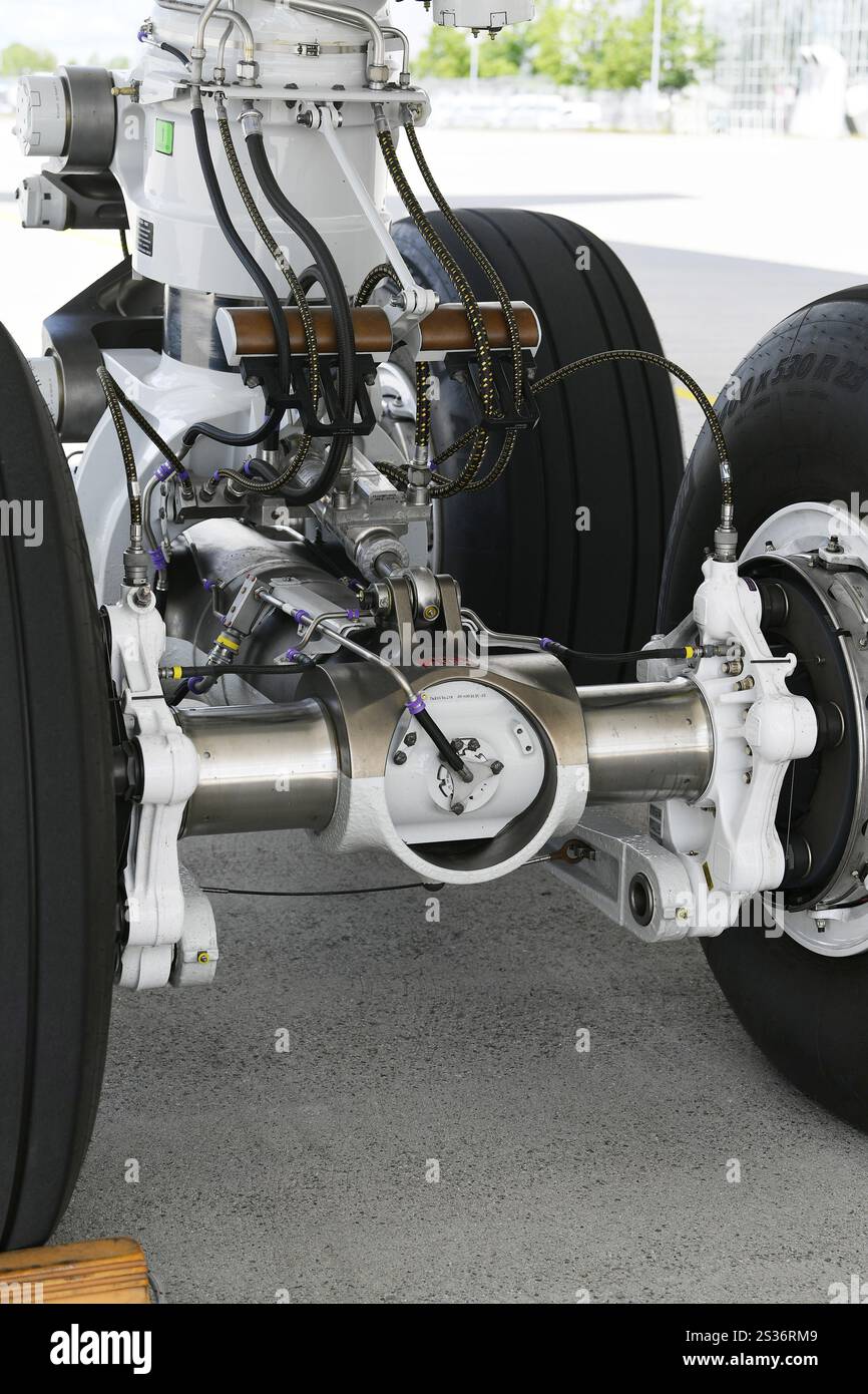 Lufthansa Airbus A350-900, Allegris, close-up, main landing gear, tyres ...