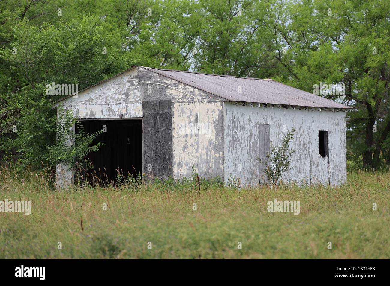 abandoned derelict historic rural garage Stock Photo - Alamy