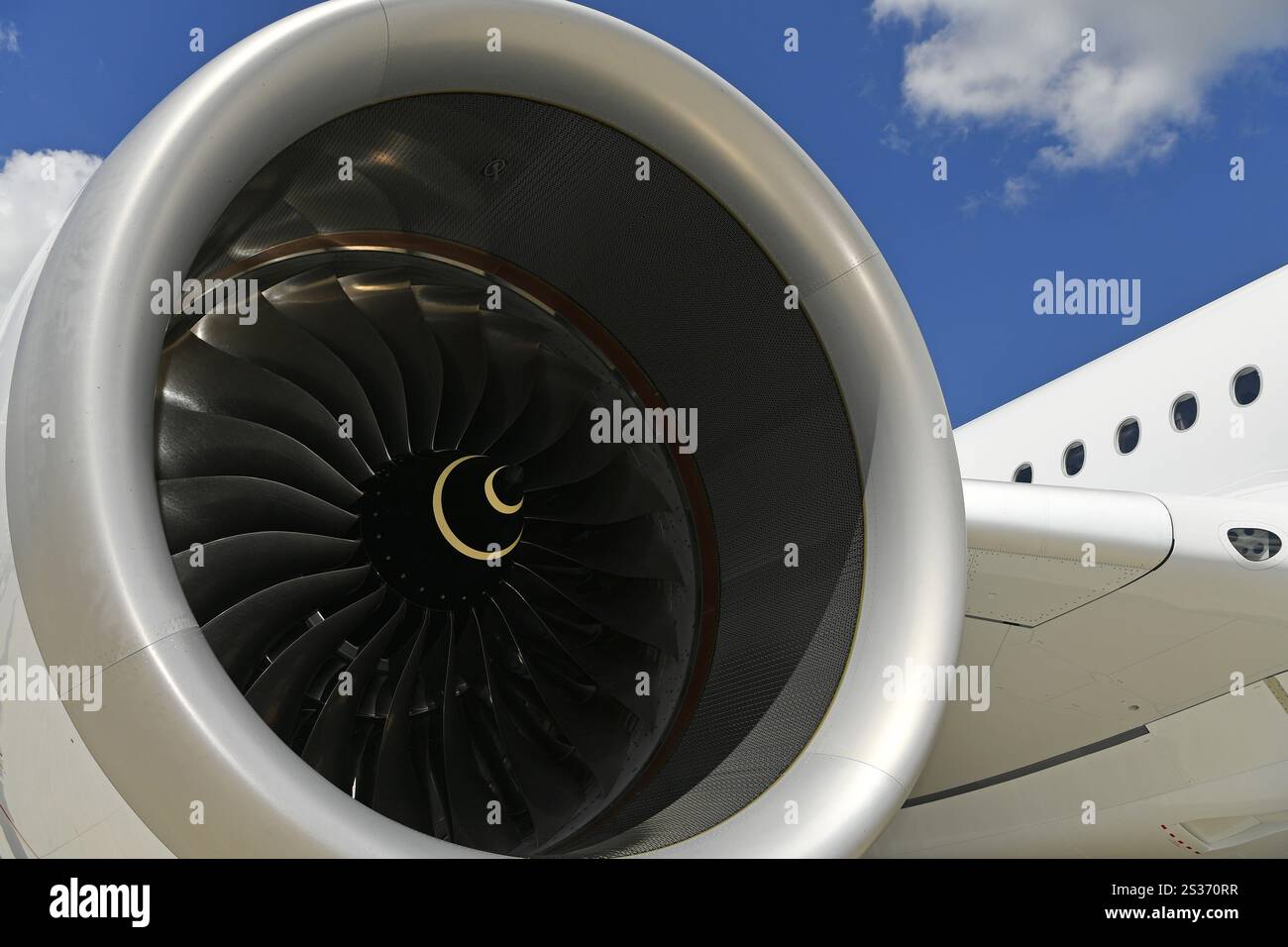 Lufthansa Airbus A350-900, Allegris, close-up, engine, fan rotor, cabin ...
