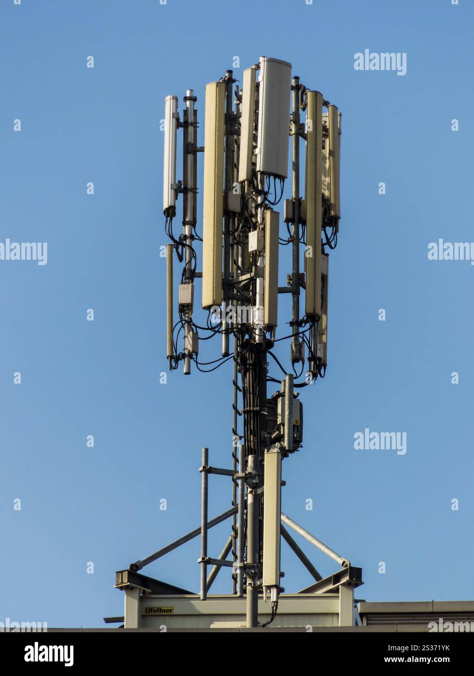 Cellular antennas on roofs buildings hi-res stock photography and ...