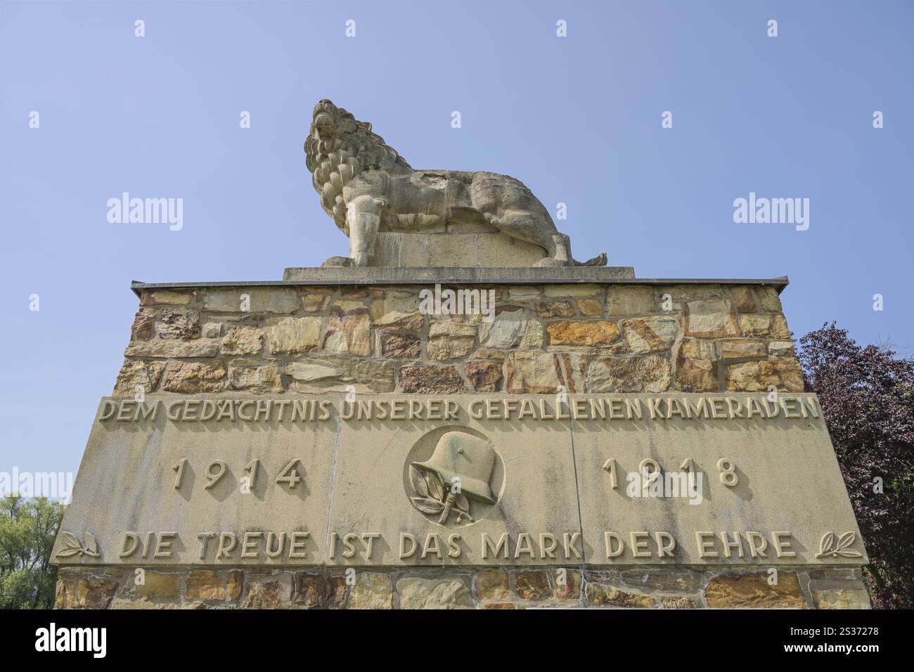 Memorial to the fallen of the 1st World War, Hattenheim, Rheingau ...