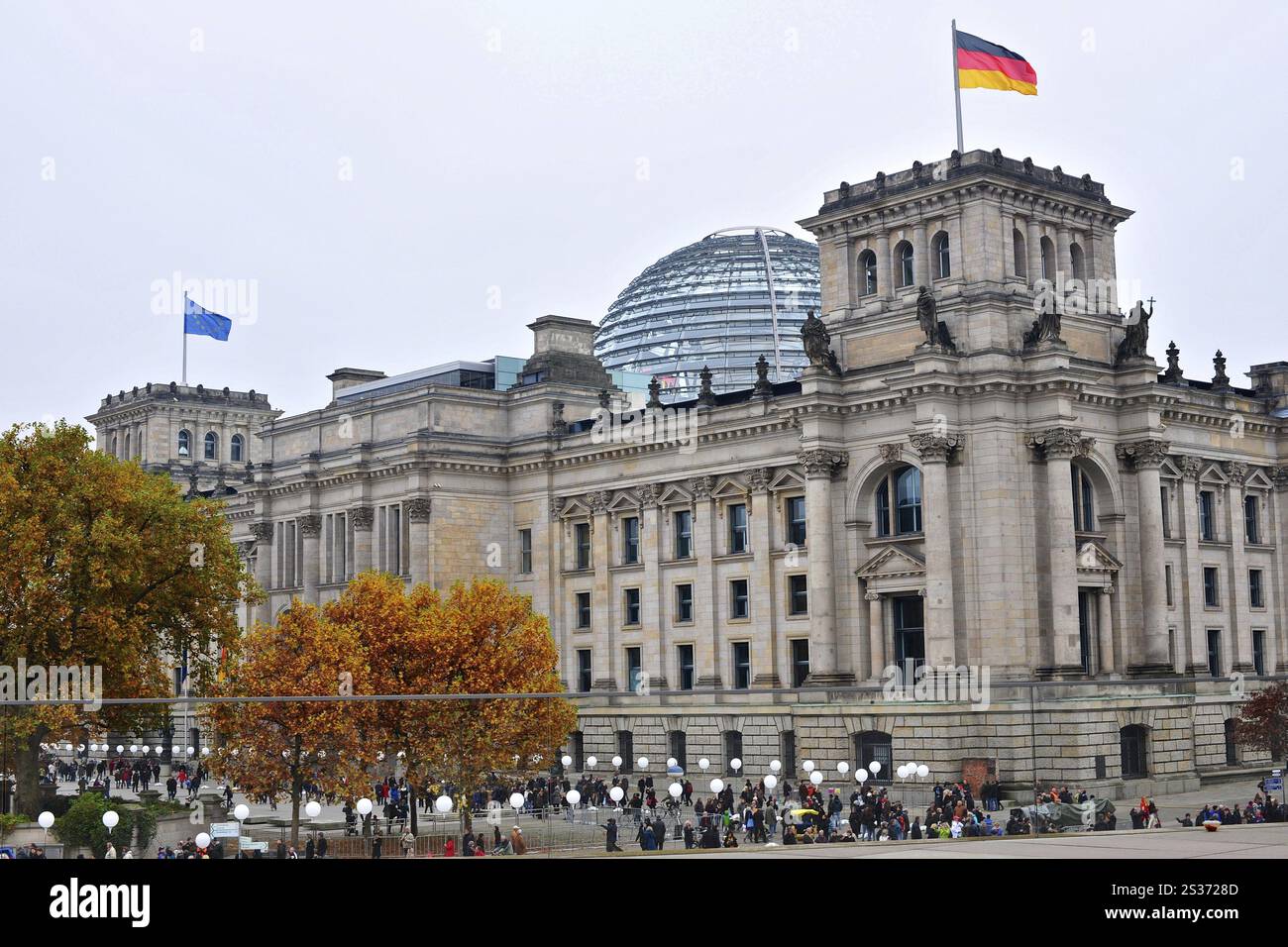 Former course of the wall marked with light balloons Stock Photo - Alamy