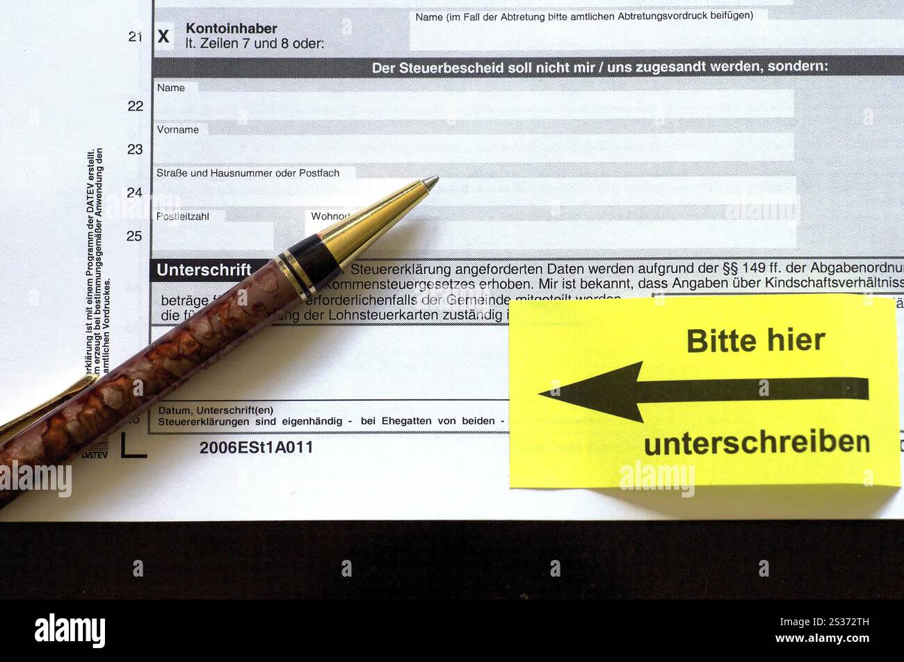 Tax signature hi-res stock photography and images - Alamy