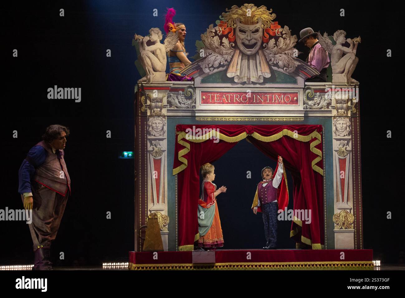 London, UK. 08 Jan, 2025. Pictured: The Giant Clown (Victorino Lujan ...