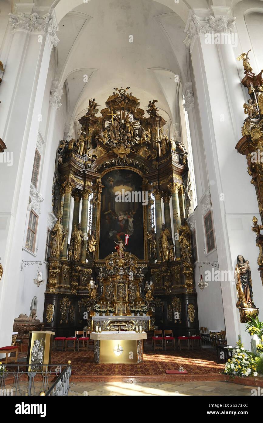 Sanctuary high altar inside hi-res stock photography and images - Alamy
