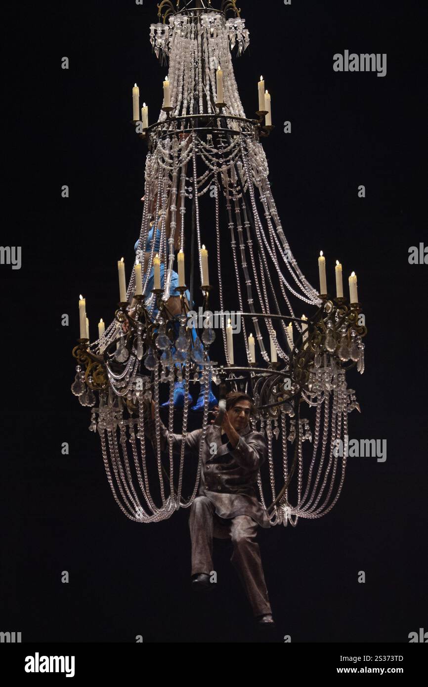 London, UK. 08 Jan, 2025. Pictured: Lustre acrobats Monize Gmach and ...