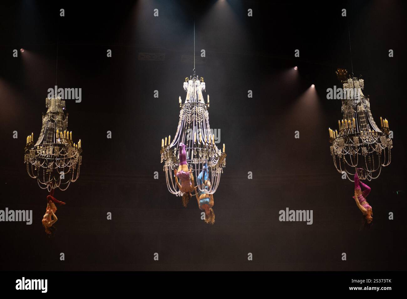 London, UK. 08 Jan, 2025. Pictured: Lustre acrobats Monize Gmach and ...