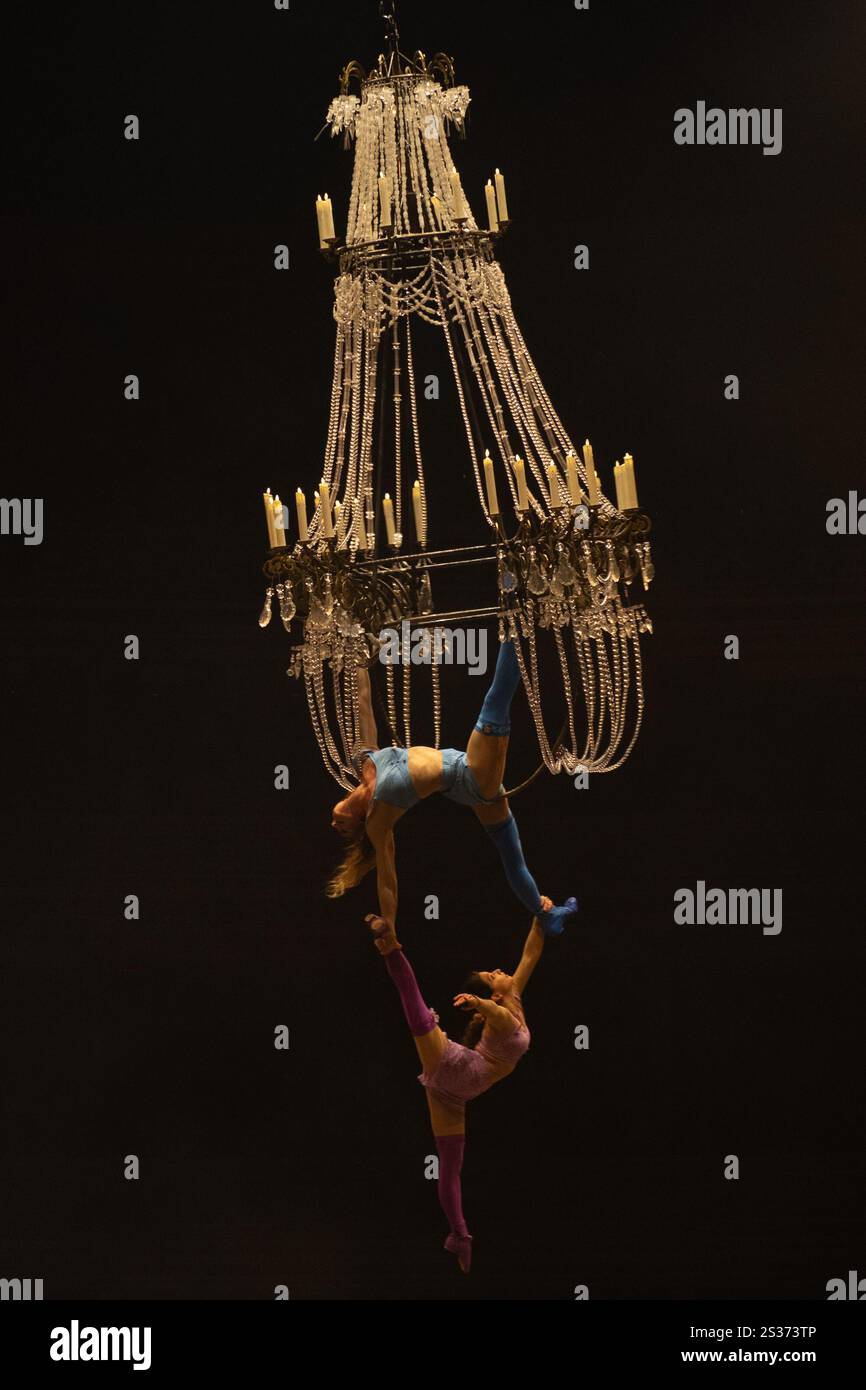 London, UK. 08 Jan, 2025. Pictured: Lustre acrobats Monize Gmach and ...