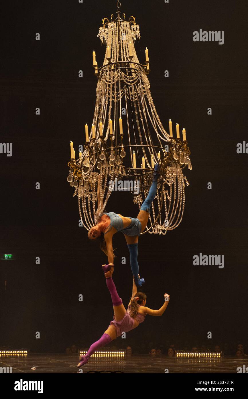 London, UK. 08 Jan, 2025. Pictured: Lustre acrobats Monize Gmach and ...