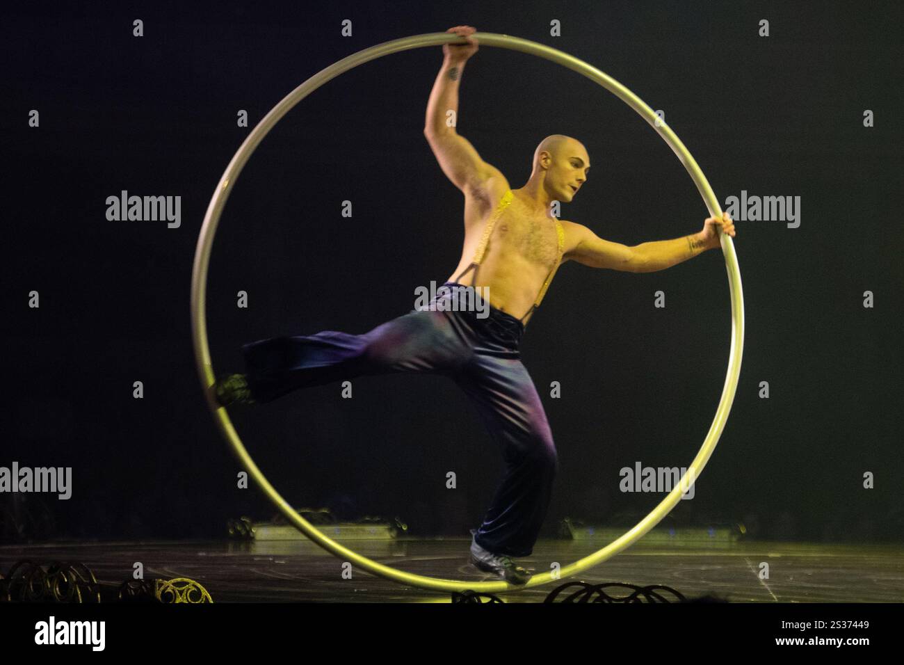London, UK. 08 Jan, 2025. Pictured: Acrobats Justin Buss, Marie ...