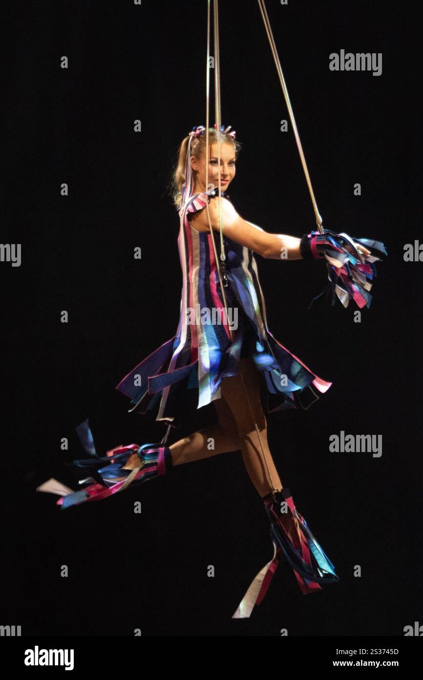 London, UK. 08 Jan, 2025. Pictured: Marionette performing on the ...