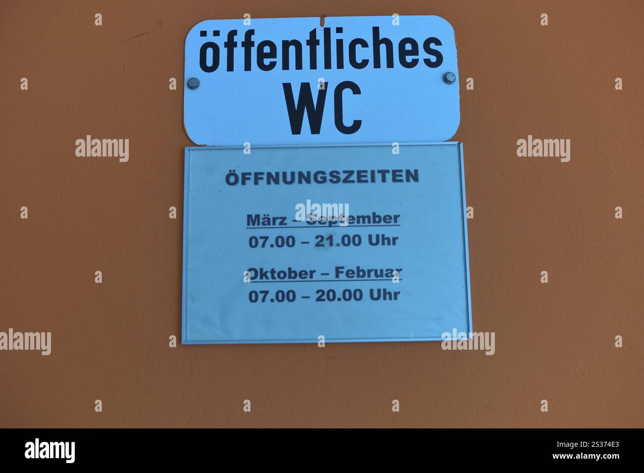 Public WC, blue sign, symbolic photo for hygiene, cleanliness and risk ...