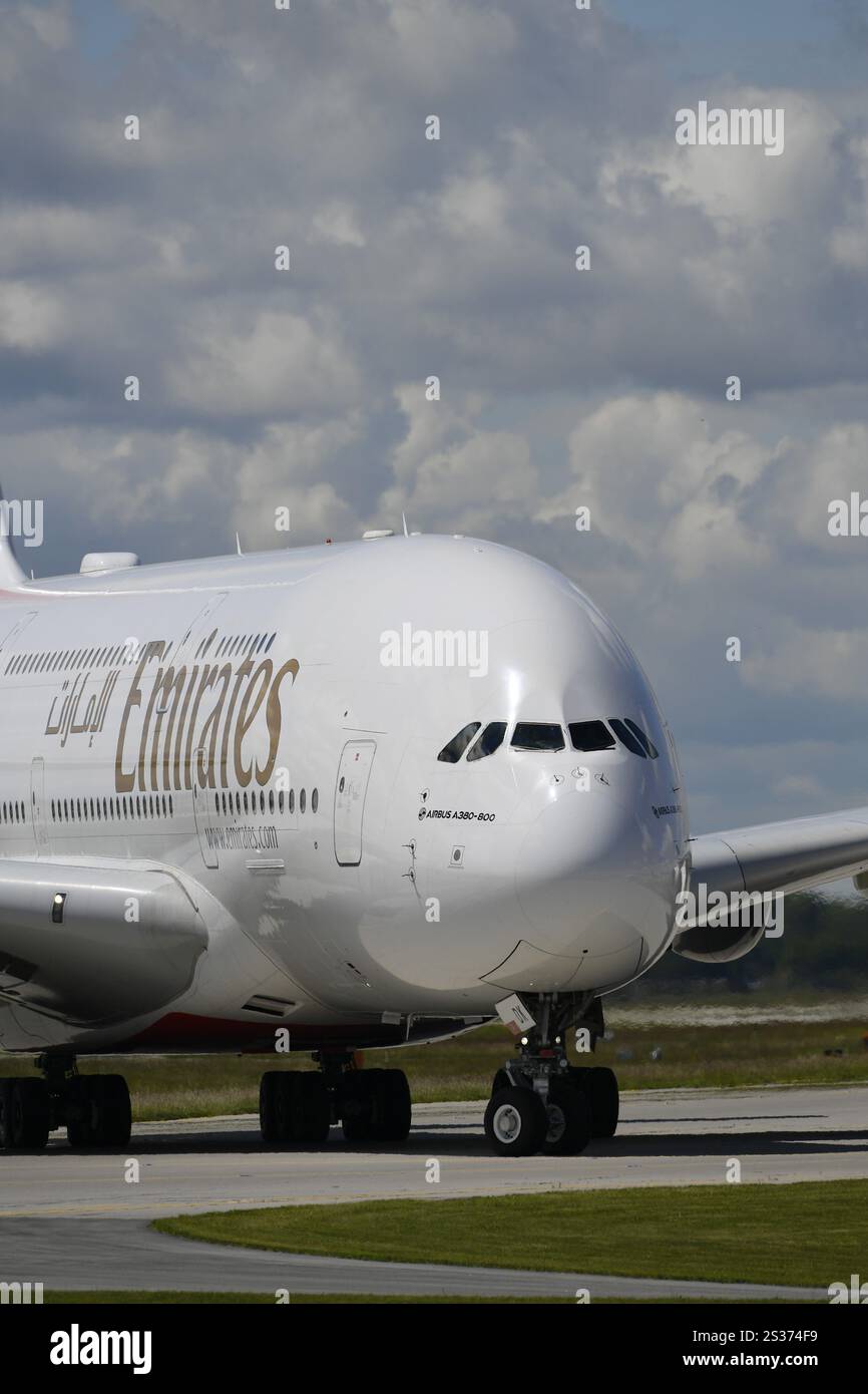 Emirates Airways Airbus A380-800, cockpit, taxiing on taxiway, Munich ...