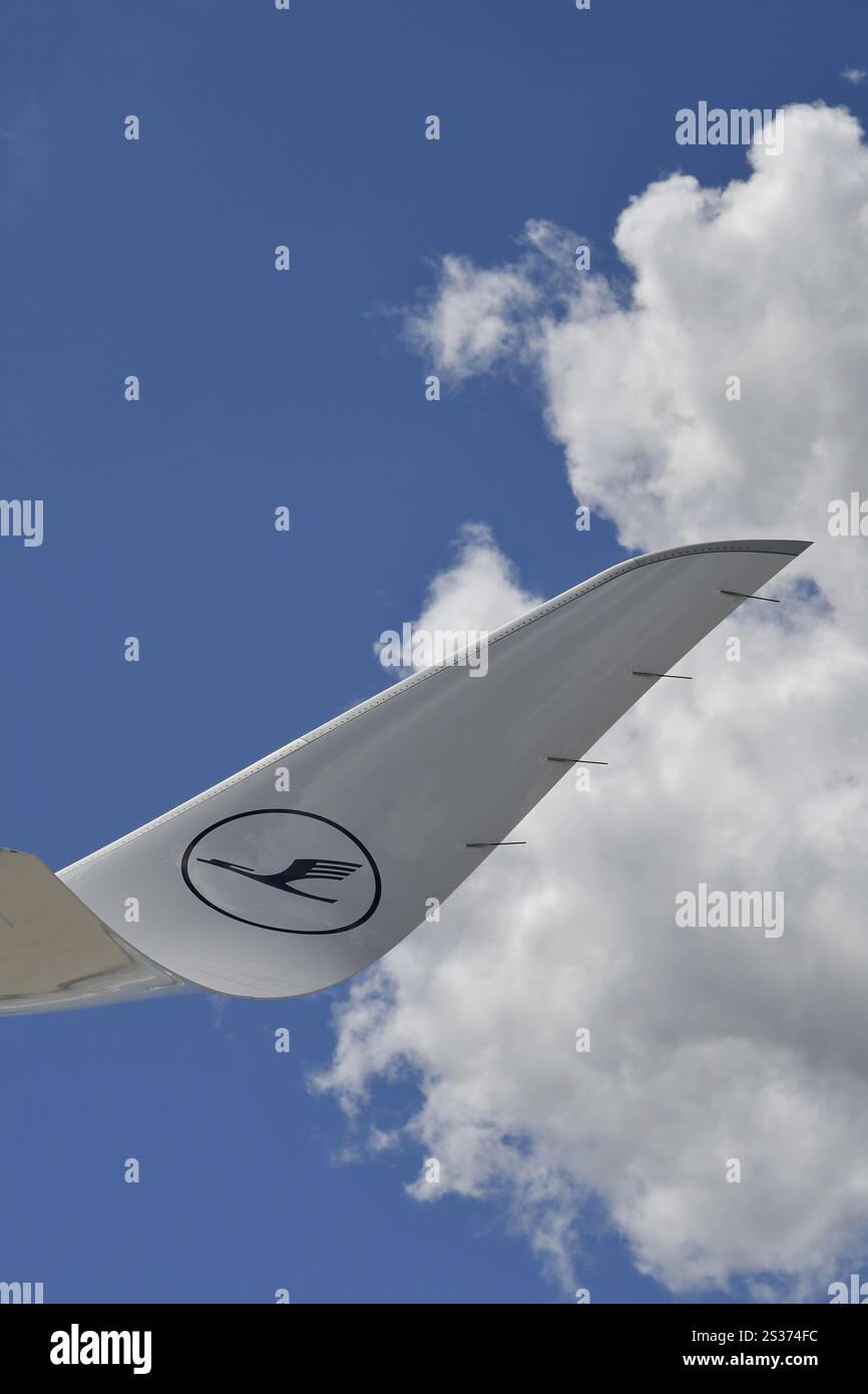 Lufthansa Airbus A350-900, Allegris, close-up, wing tip, winglet, wing ...