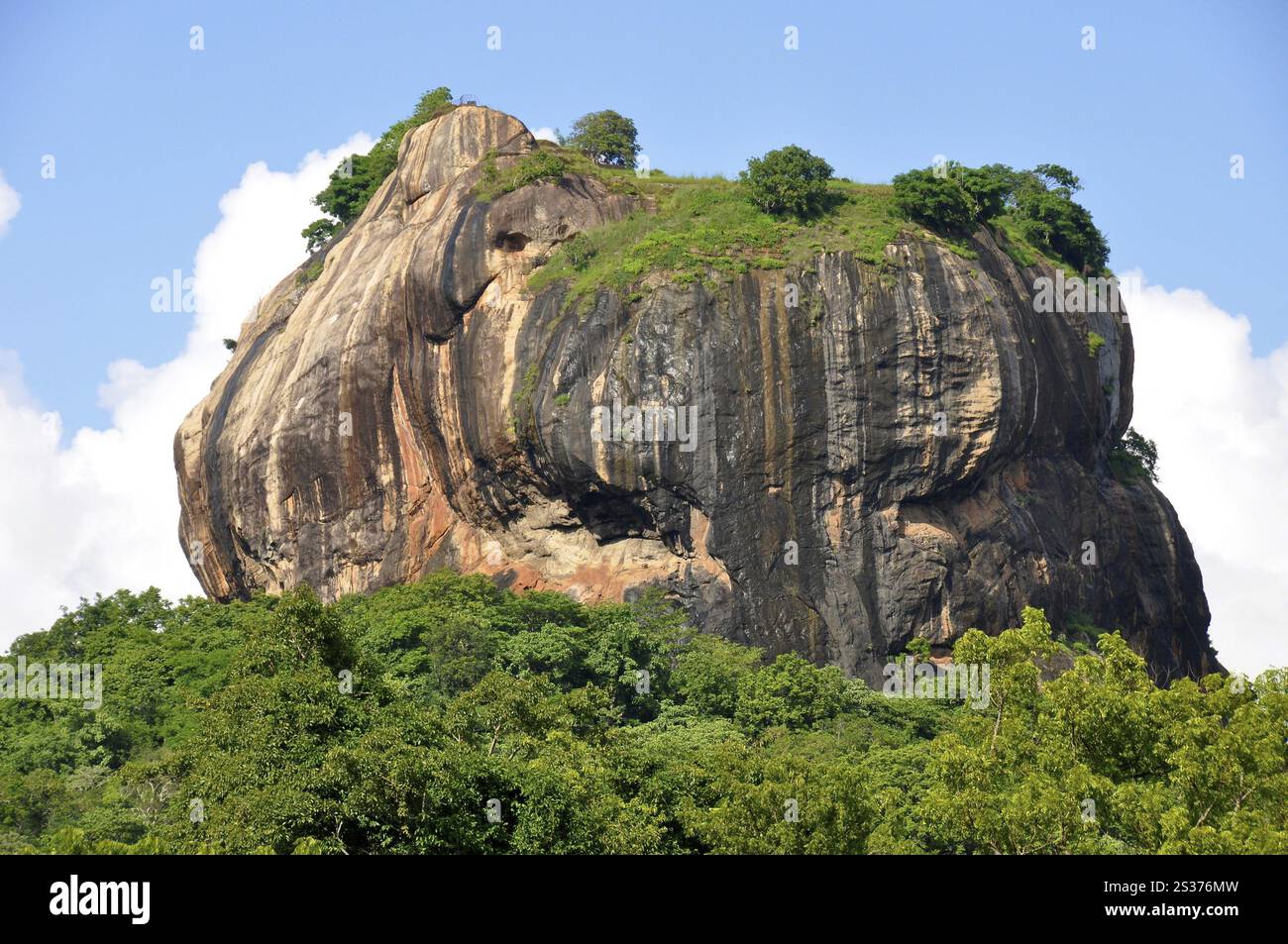 Der Felsen von Sigiriya in Sri Lanka Stock Photo - Alamy