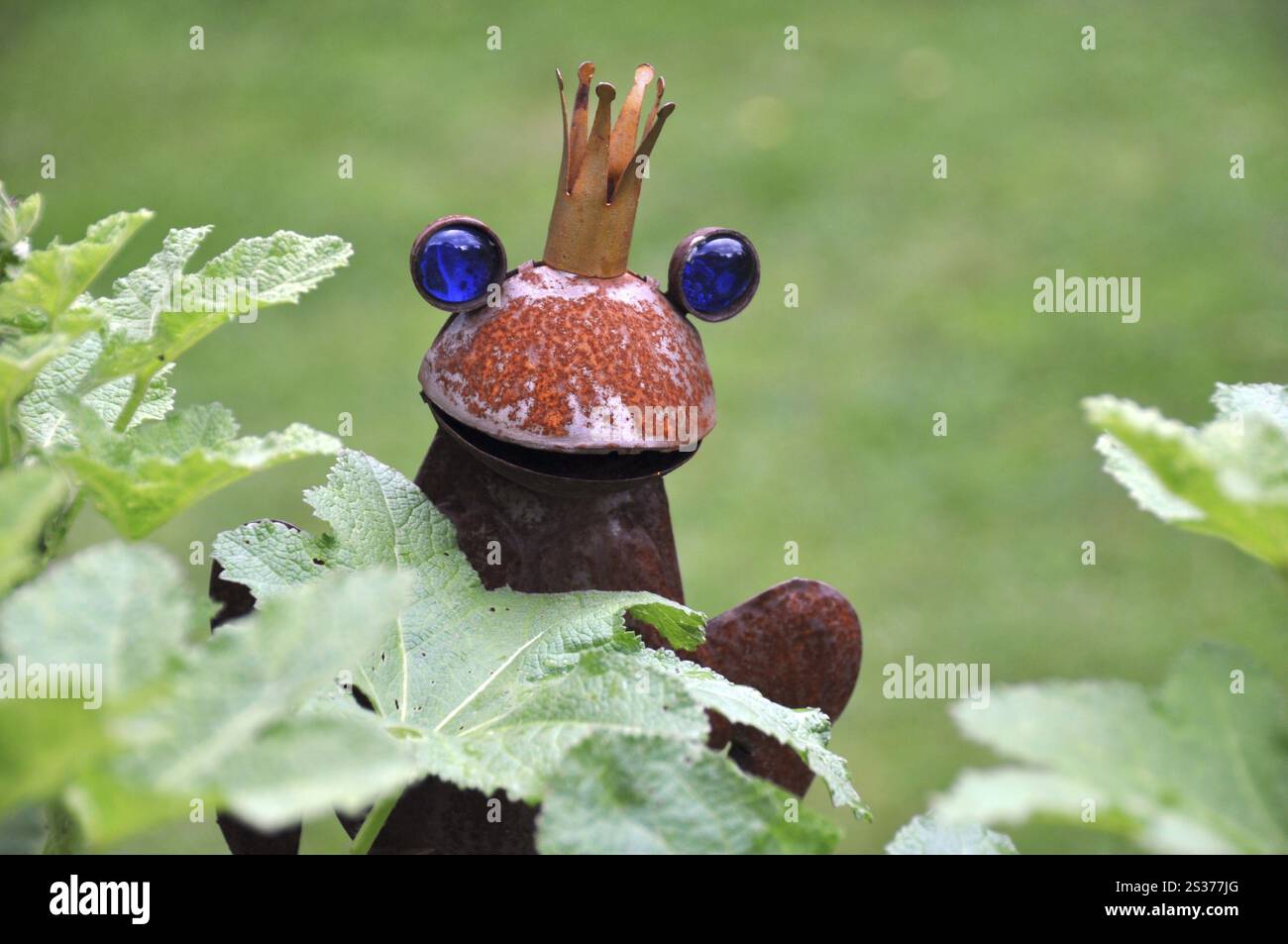 Metal animal figures hi-res stock photography and images - Alamy