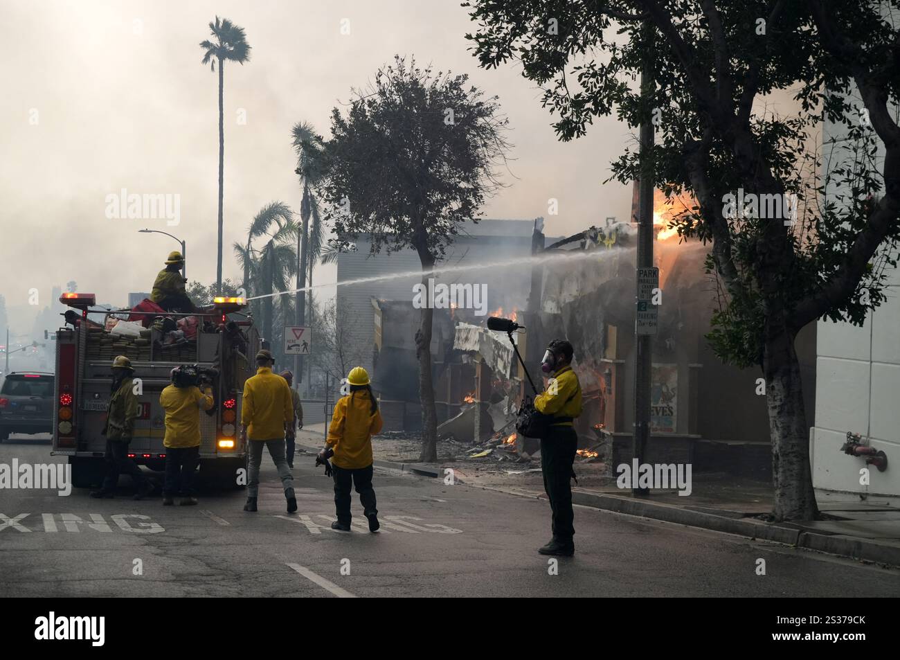 Los Angeles County Fire Dept. firefighters battle flames at the Iglesia ...