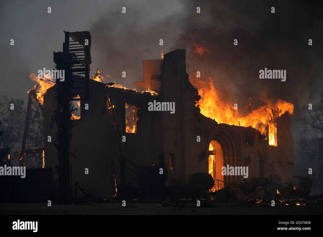 Altadena, United States. 08th Jan, 2025. The Altadena Community Church ...