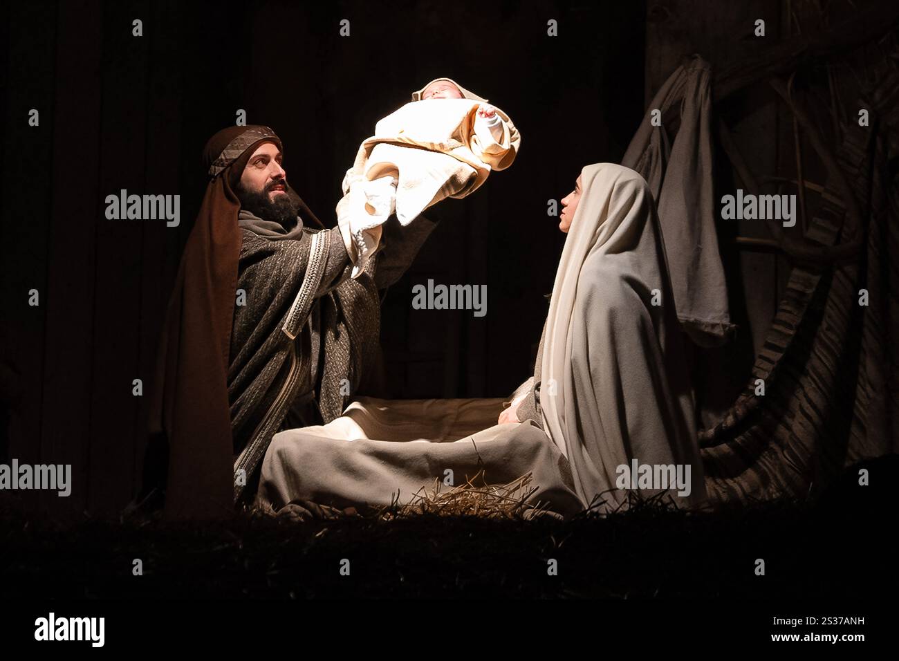 Morcone, Italy. 04th Jan, 2025. Joseph and Mary represent the nativity ...
