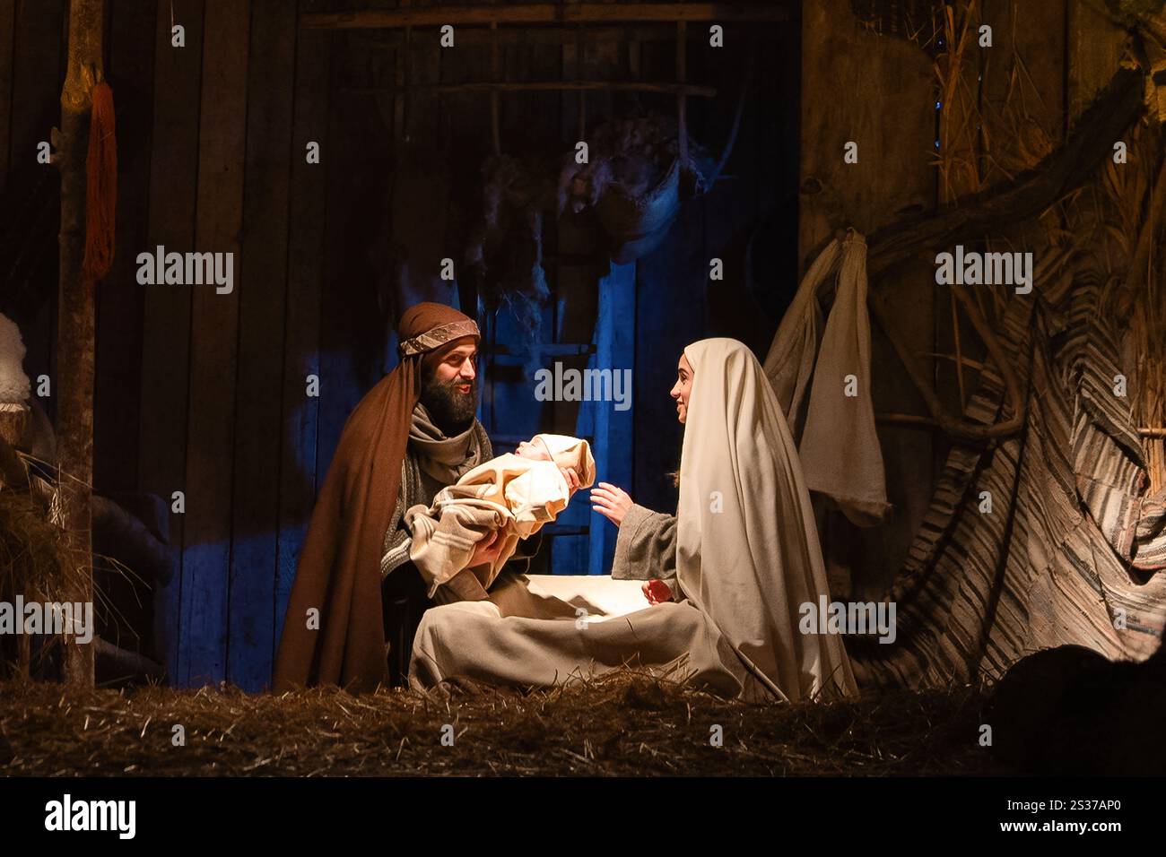 Morcone, Italy. 04th Jan, 2025. Joseph and Mary represent the nativity ...