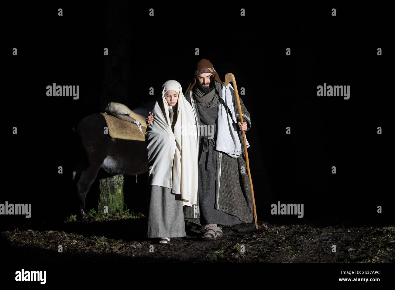 Mary and joseph travel to bethlehem hi-res stock photography and images ...