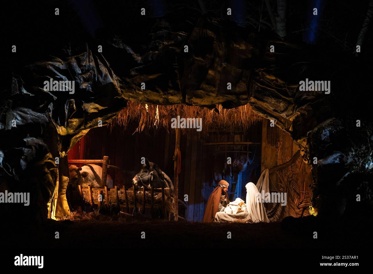 Morcone, Italy. 04th Jan, 2025. Joseph and Mary represent the nativity ...