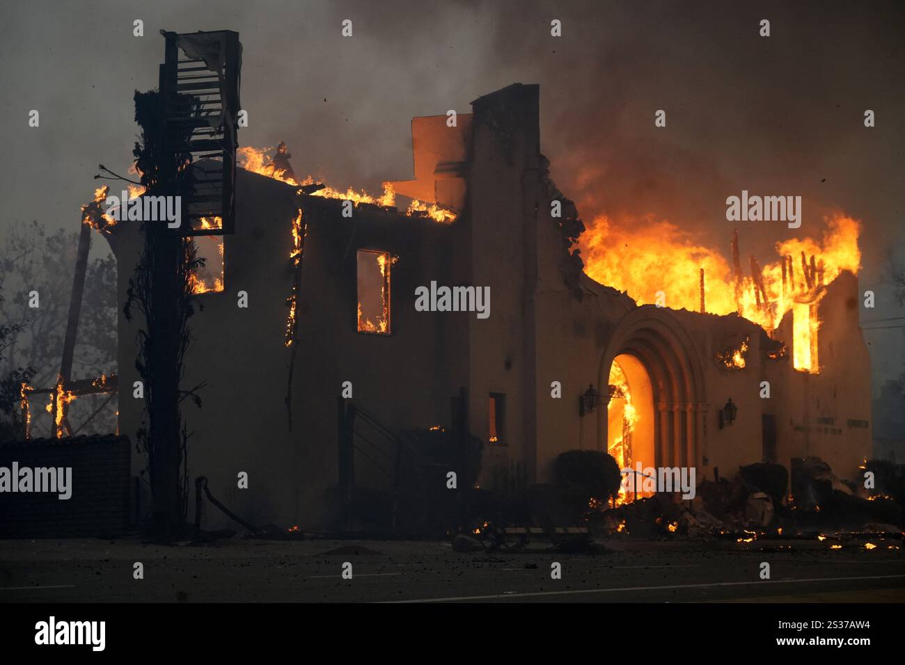 Altadena, United States. 08th Jan, 2025. The Altadena Community Church ...