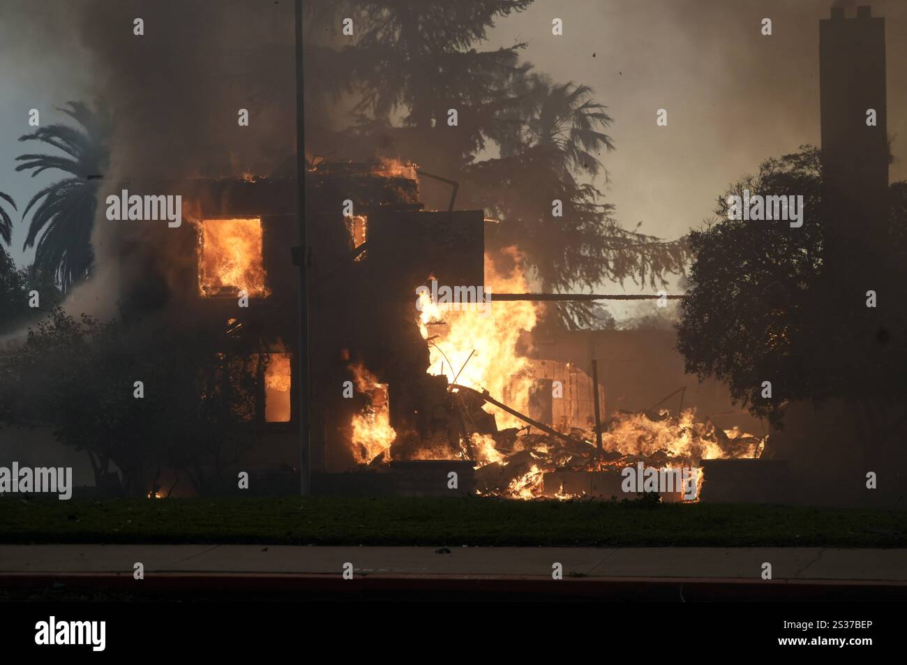 Altadena, United States. 08th Jan, 2025. The Altadena Senior Center ...