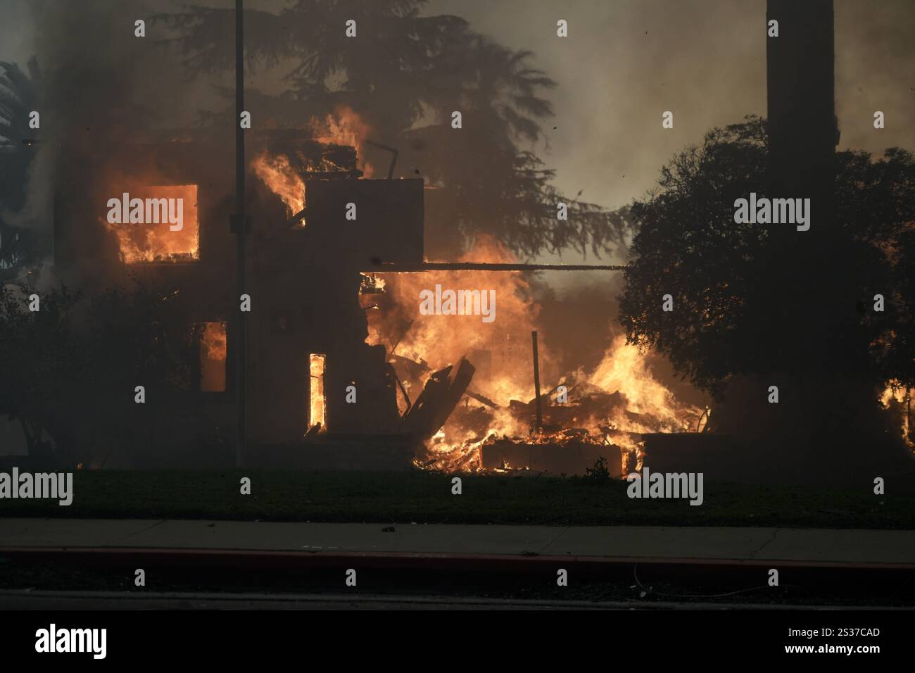Altadena, United States. 08th Jan, 2025. The Altadena Senior Center ...