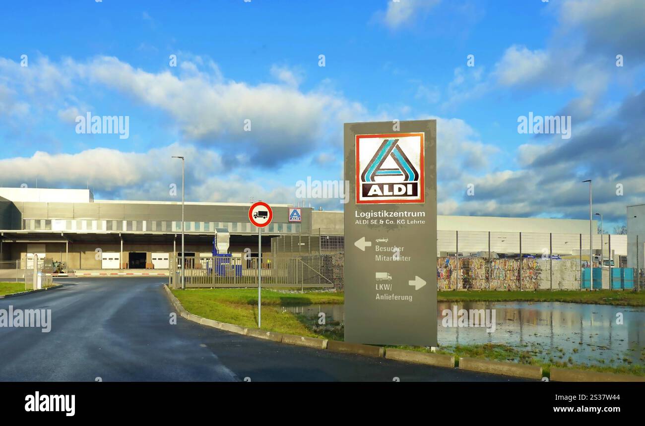 Neuerbautes ALDI Logistikzentrum in Lehrte bei Hannover an der A2 ...