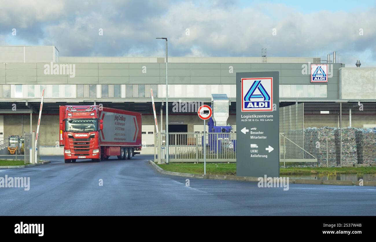 Neuerbautes ALDI Logistikzentrum in Lehrte bei Hannover an der A2 ...