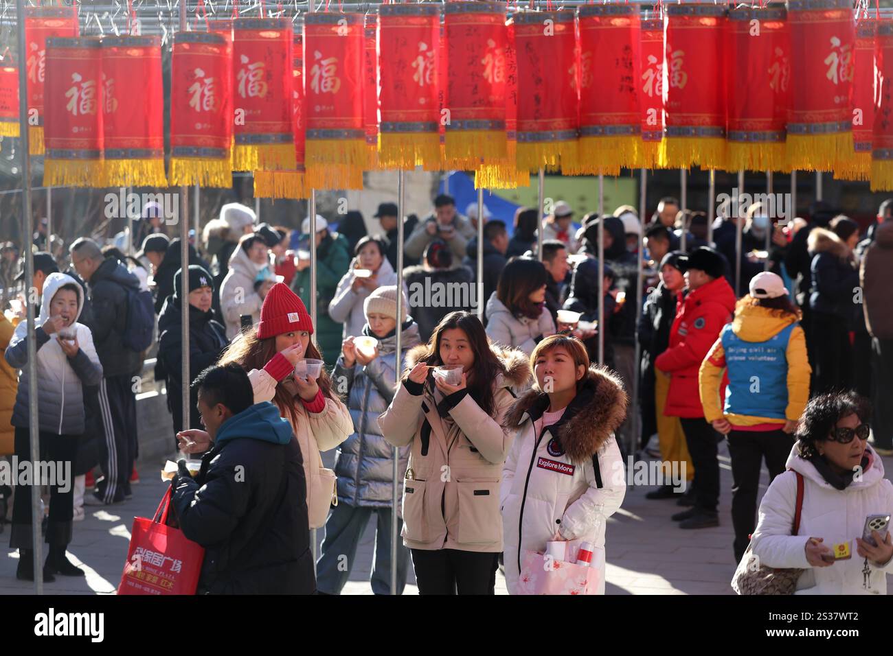 **CHINESE MAINLAND, HONG KONG, MACAU AND TAIWAN OUT** People queue up ...