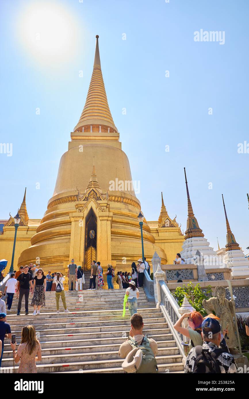 Phra Sri Rattana Chedi (The Golden Chedi), The Grand Palace, Tourist ...